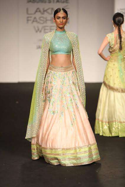 Shilpa Shetty showstopper for Designer Divya Reddy at Lakme Fashion ...